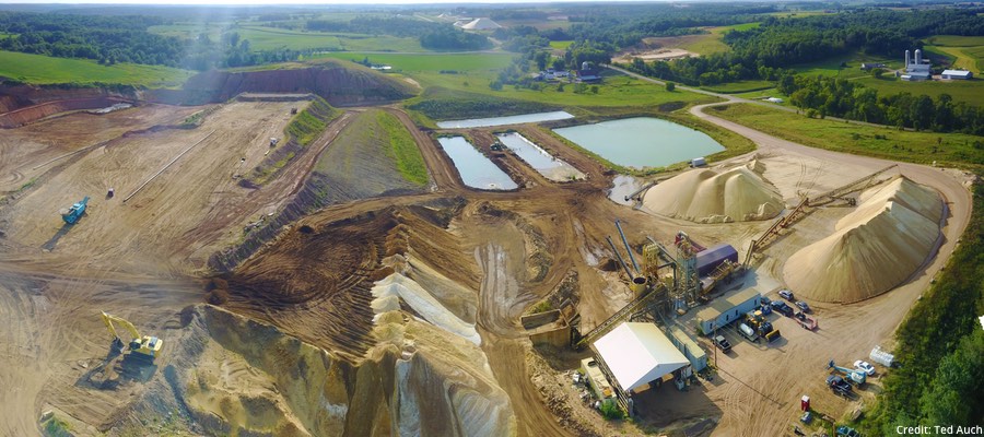 现在可以使用新的压裂采砂照片和视频通过FracTracker - 德赢vwin体育官网,vwin德赢appai